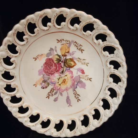 Dining | Vintage 8 Pedestal Plate Flowers Design Reticulated Edges With ...